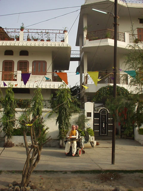 Wheelchair travel : traveling to India in a wheelchair